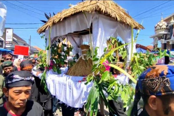 Tradisi Mapag Sri, Ritual Adat Masyarakat Sunda Dalam Menyambut Panen